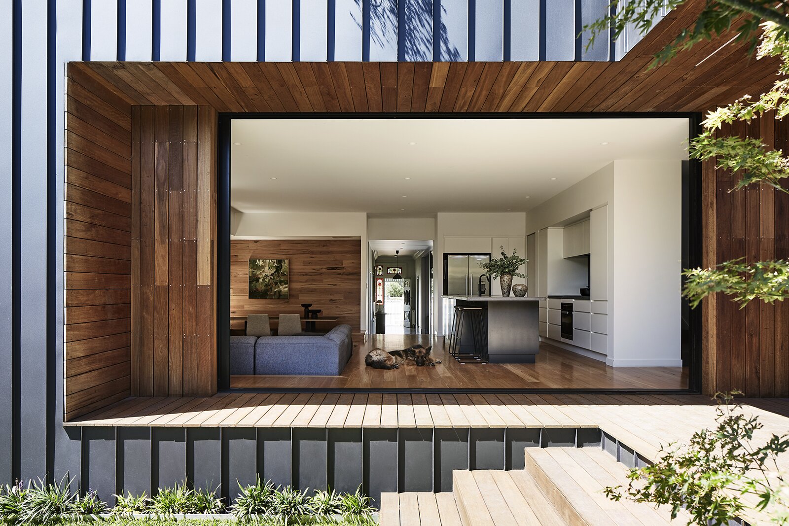 Photo 3 of 23 in A Multitiered Addition With a Lush Courtyard Revives a ...