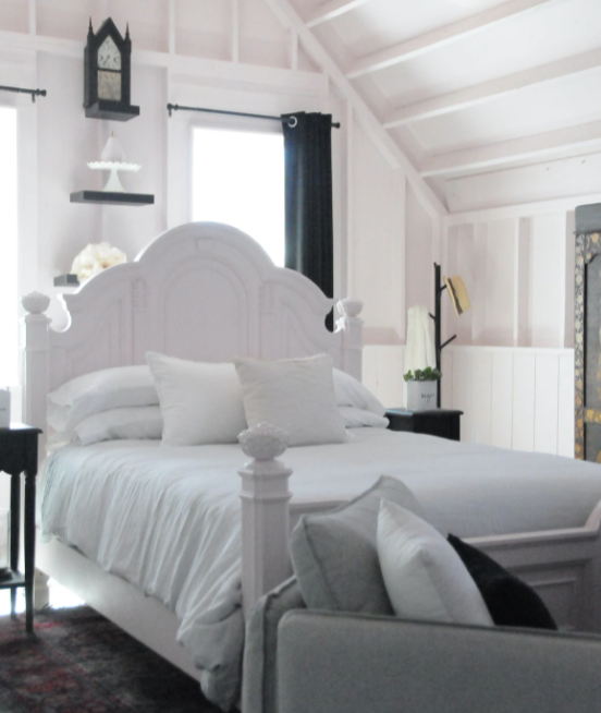 Photo 3 of 4 in Studio With Vaulted Ceiling by Dwell - Dwell