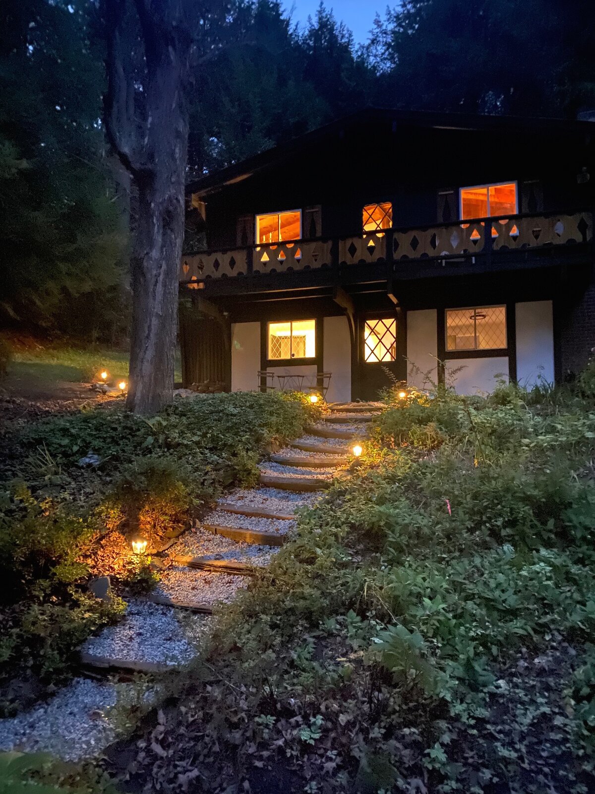 This Cozy Vermont Cottage Is Surrounded by Nature (5 Photos) - Dwell