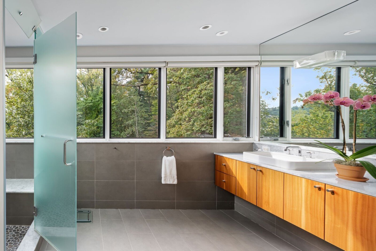 Photo 11 of 15 in A Striking Home by Fury Design Asks $3.3M in ...