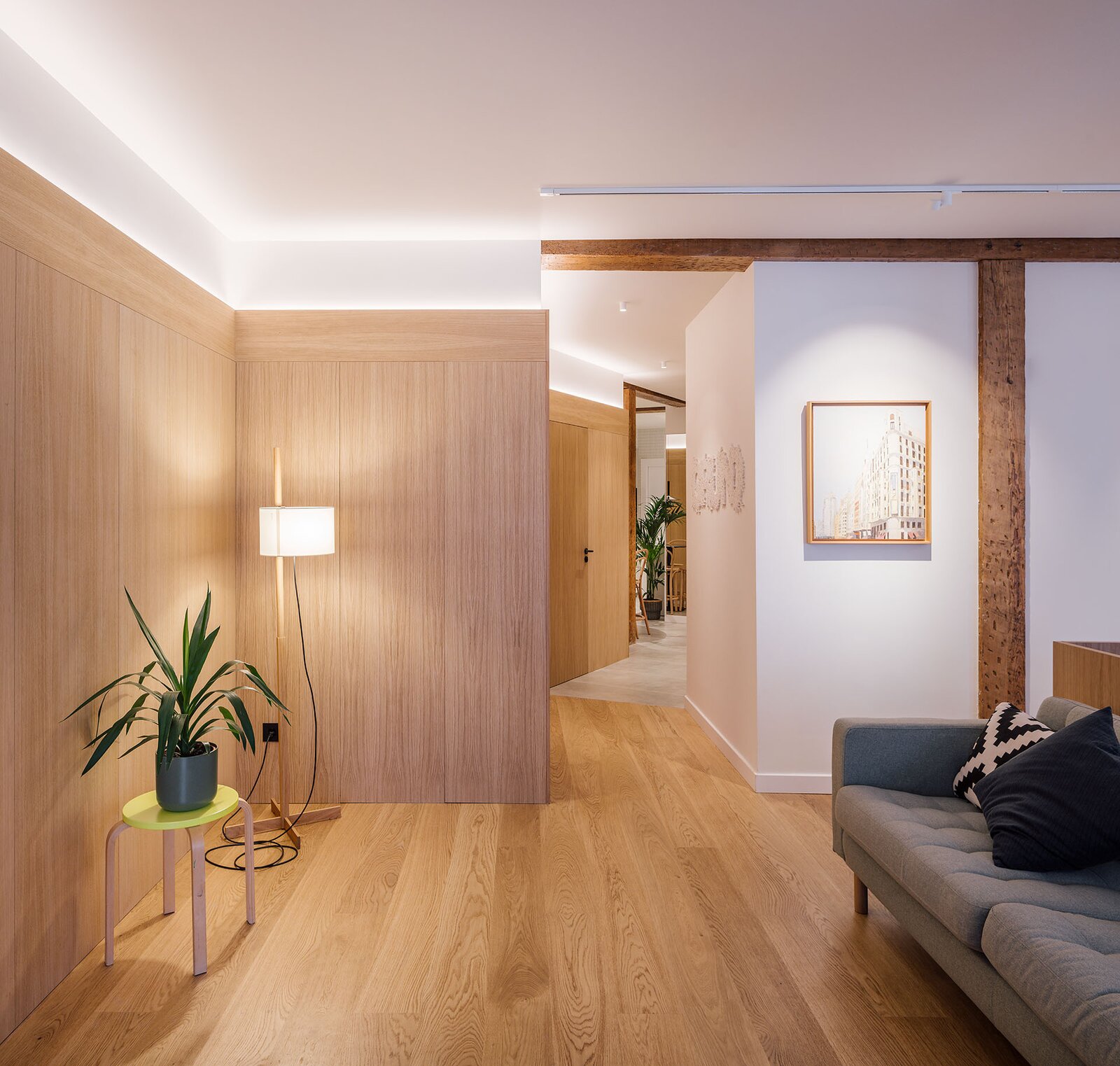 Photo 15 of 24 in A Timber-Heavy Apartment in Spain Is Anything but ...