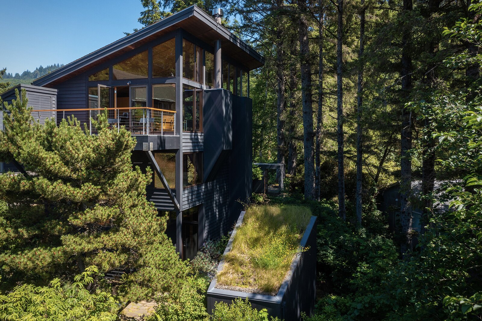 Photo 2 of 13 in An Award-Winning Oregon Cabin Awash in Cozy, Coastal ...