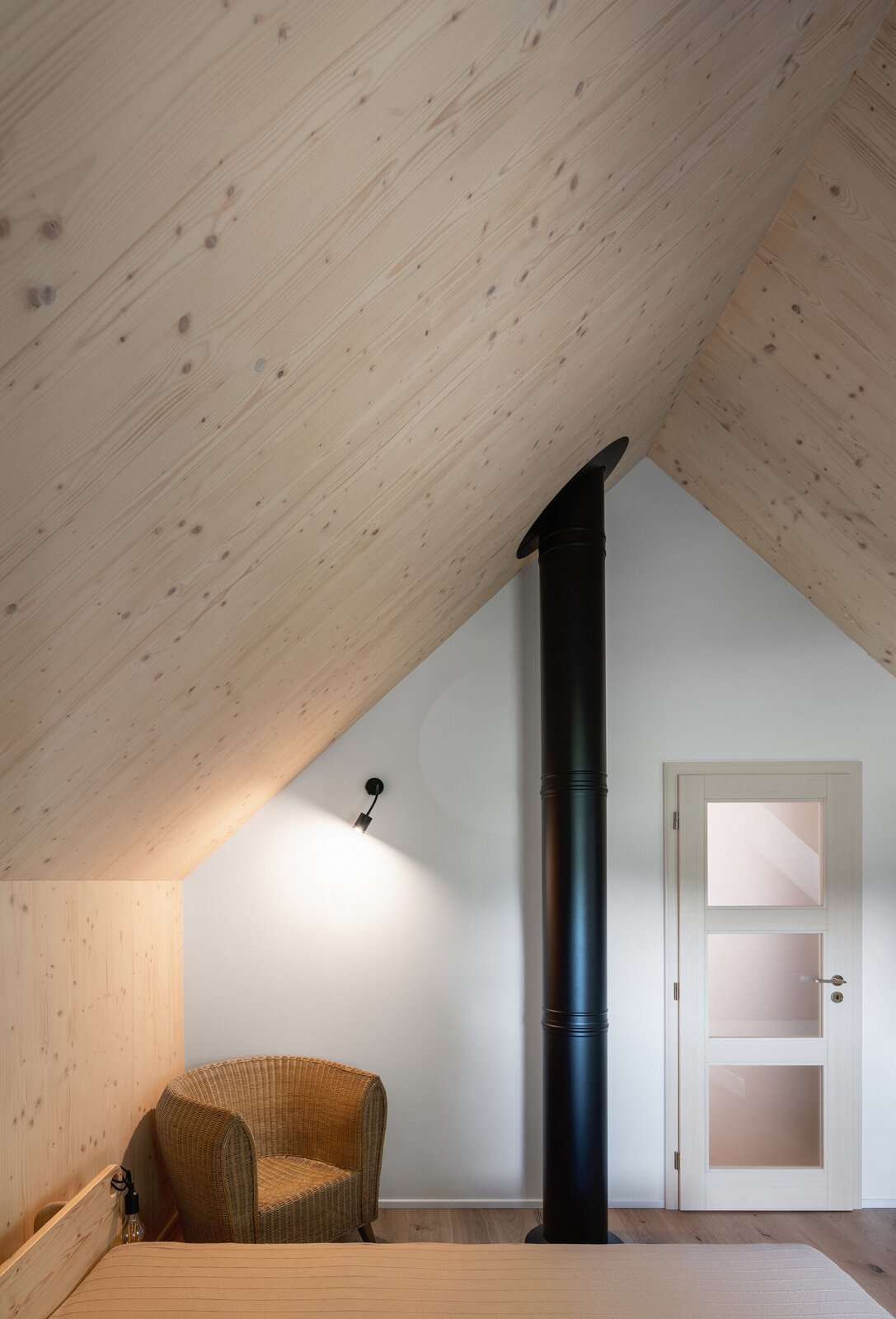 Photo 11 of 17 in This Cute Lakeside Cabin in the Czech Republic Looks ...