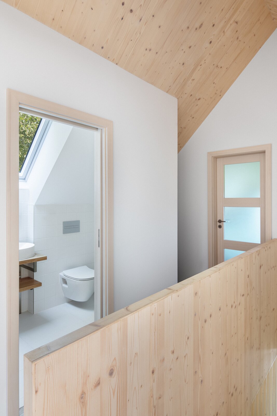 Photo 13 of 17 in This Cute Lakeside Cabin in the Czech Republic Looks ...