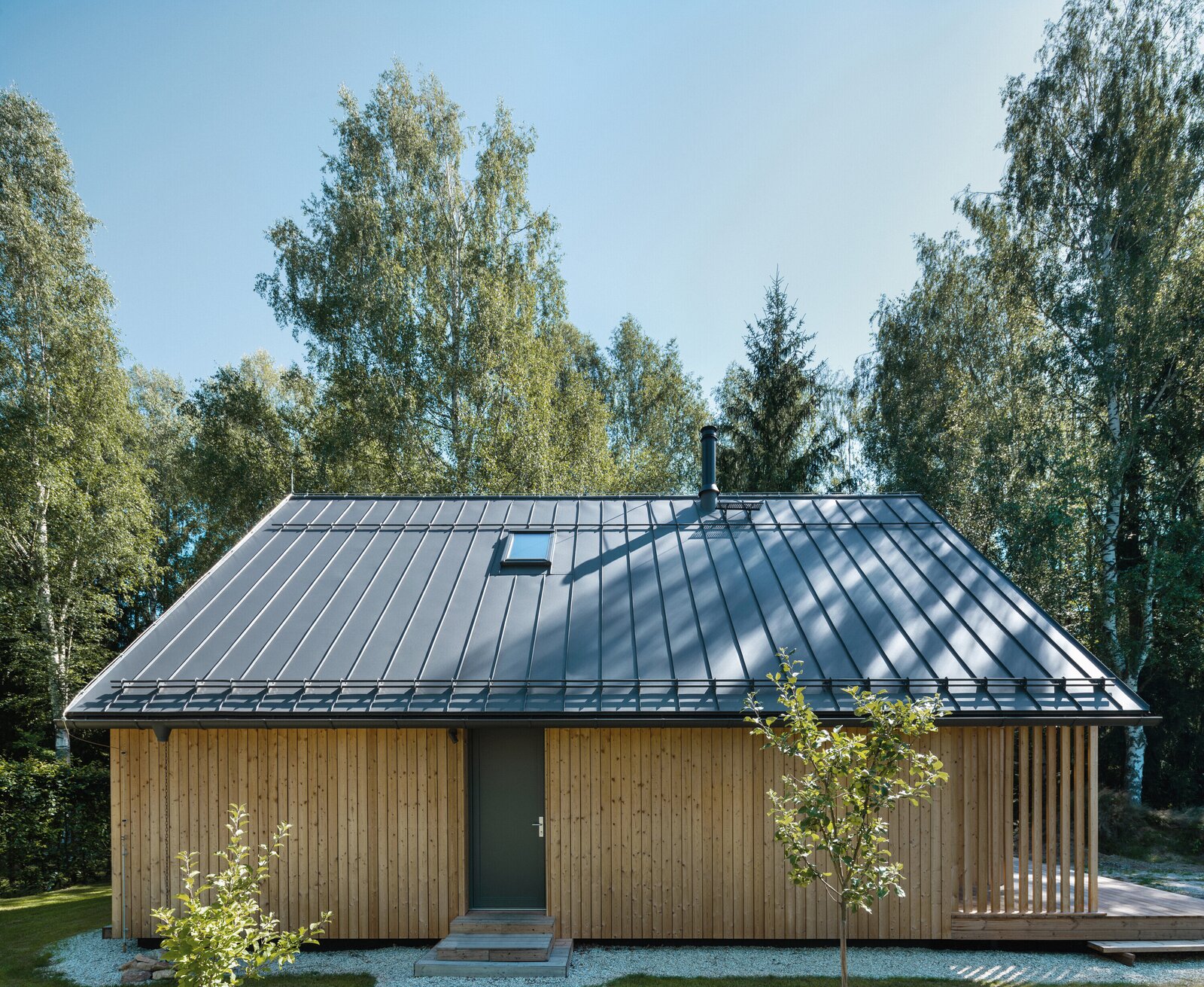 Photo 5 of 17 in This Cute Lakeside Cabin in the Czech Republic Looks ...