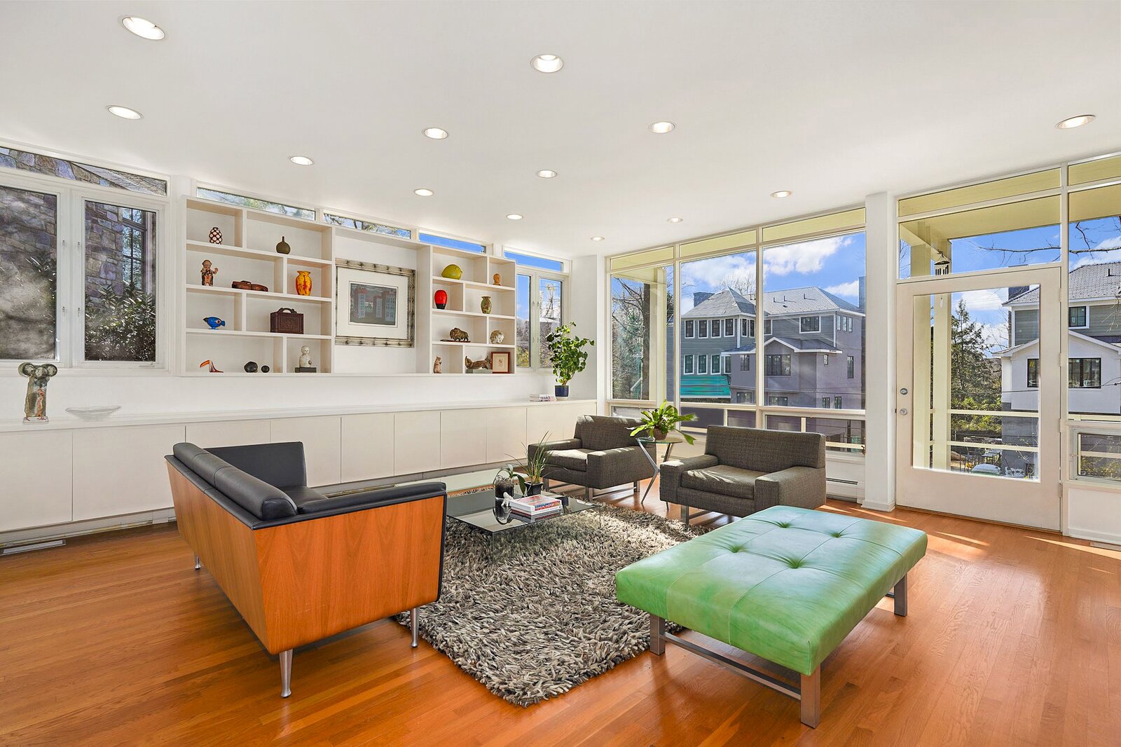 Photo 10 of 10 in This D.C. Midcentury Checks All the Boxes With Its ...