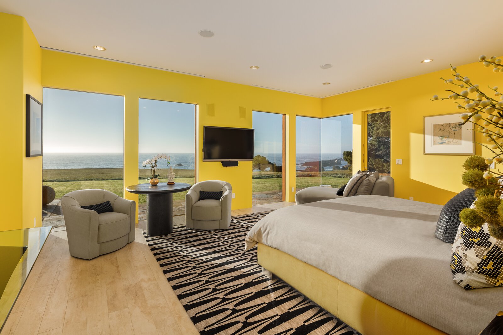 Photo 4 of 10 in A Coastal California Home Dripping in Vibrant Color ...