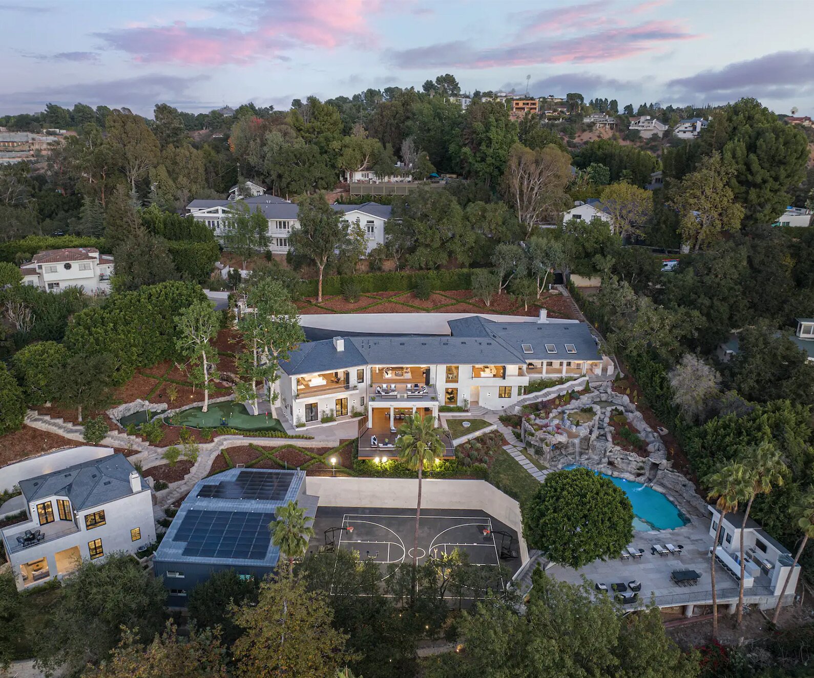 On the Market: The ‘Entourage’ Mansion, a Tiny Skyscraper, and More ...