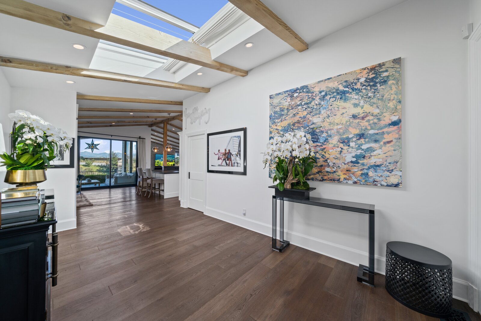 Photo 3 of 11 in Emily Blunt and John Krasinski’s Former L.A. Home Just ...