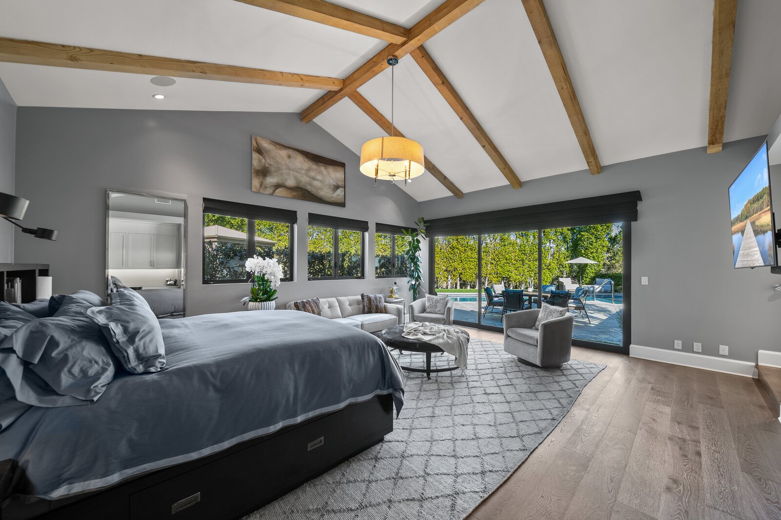 Photo 7 of 11 in Emily Blunt and John Krasinski’s Former L.A. Home Just ...