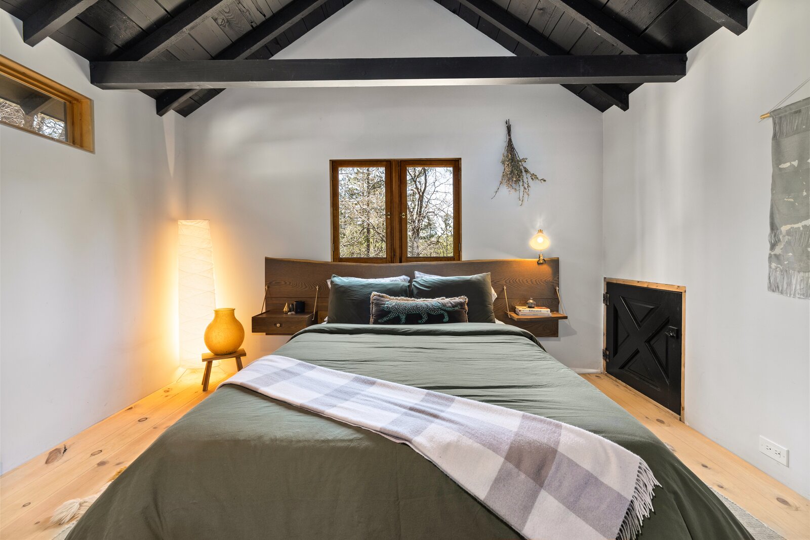 Photo 6 of 9 in Seeking $525K, This Darling Cabin Is an Idyllic Escape ...