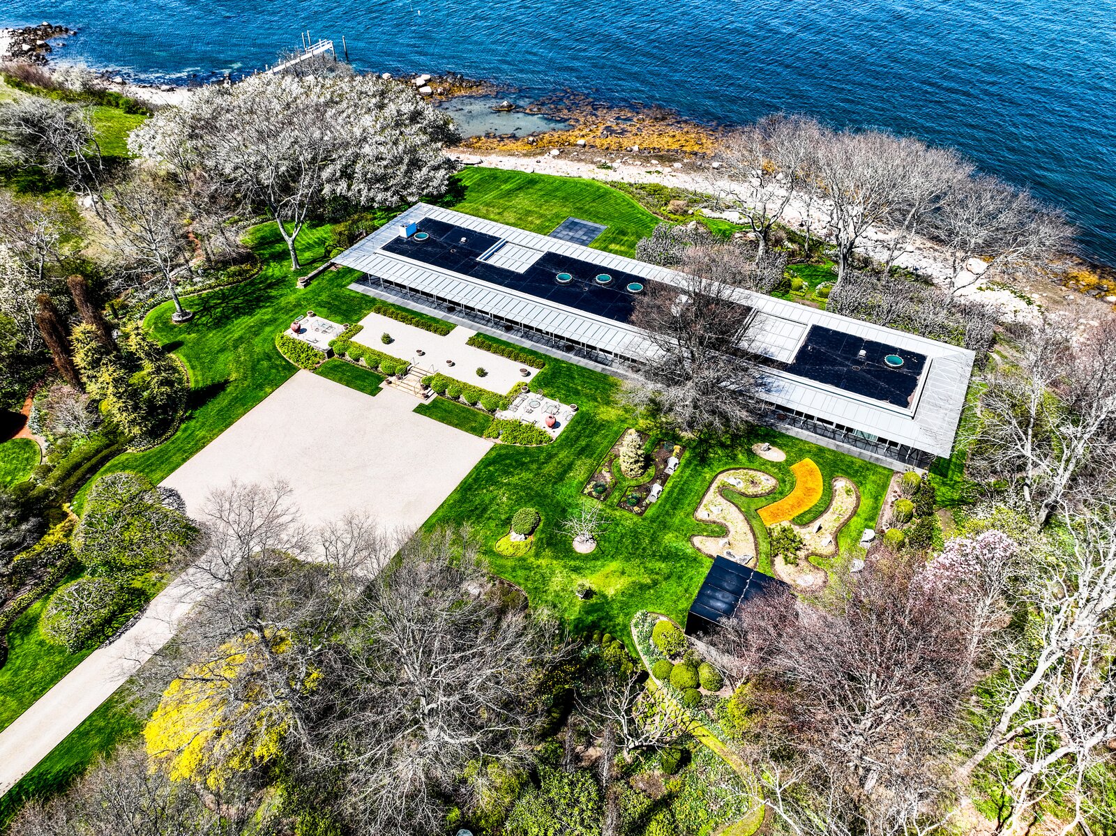 Photo 8 of 8 in If You Crave Ocean Views, This Glass House Off the ...