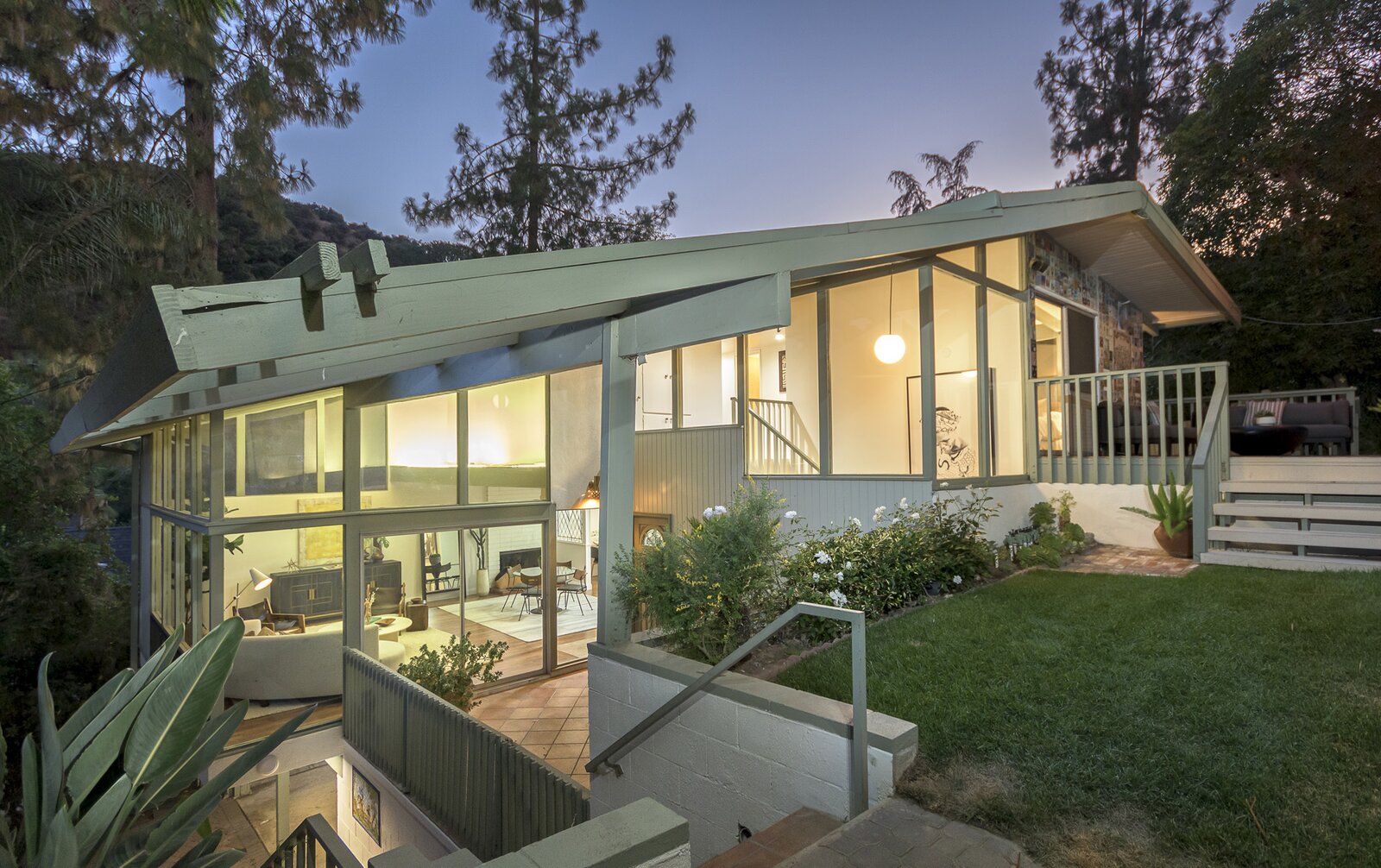 Photo 3 of 10 in Huge Windows Open This $1.6M L.A. Midcentury to Its ...