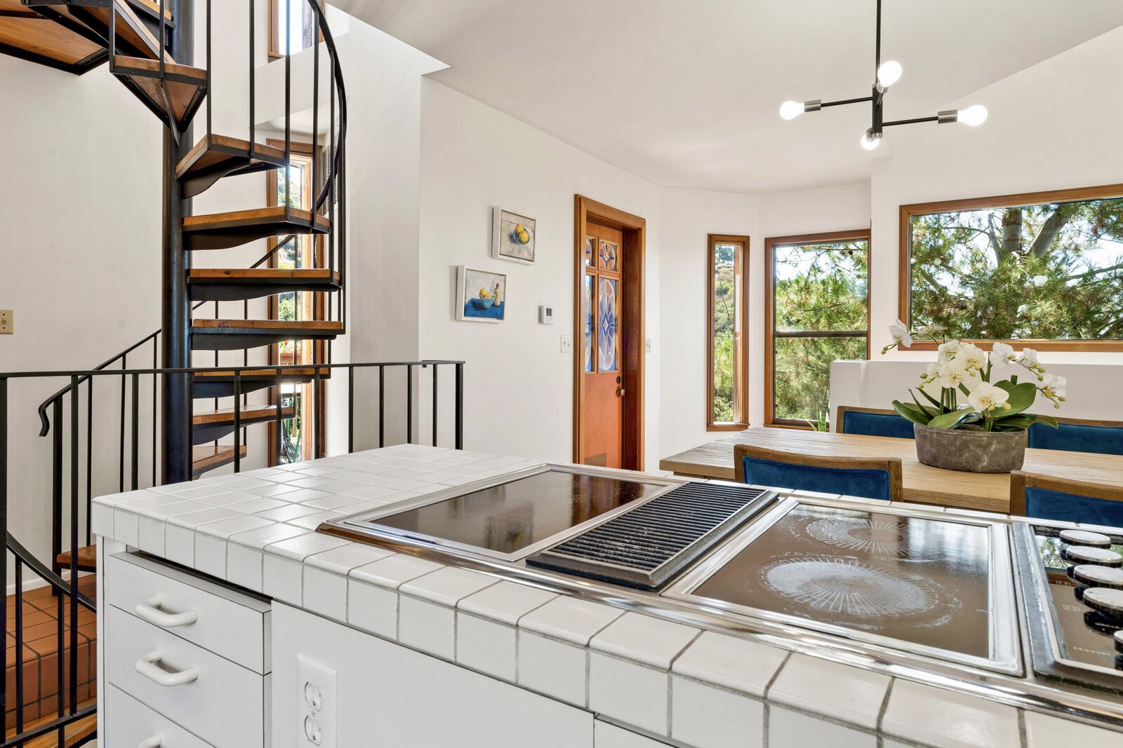 Photo 6 of 9 in Asking $1.7M, This L.A. Home Is a Love Letter to Sea ...