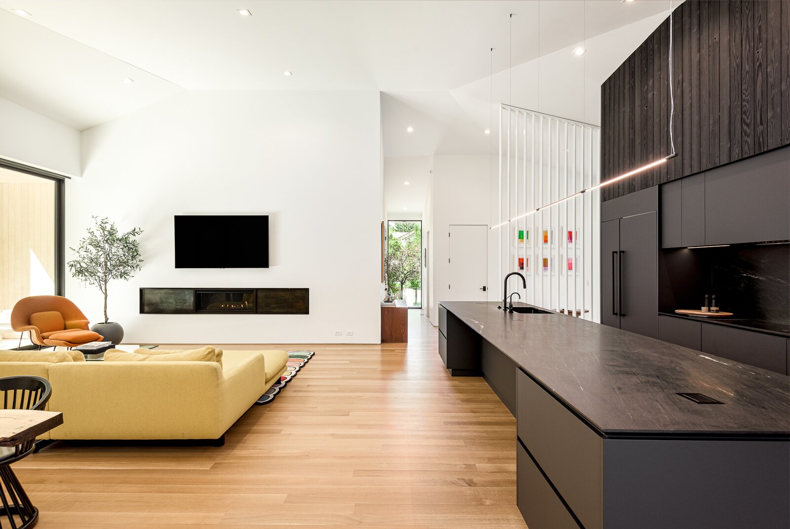 Photo 3 of 11 in In Colorado, an AIA Award–Winning Home With an Inky ...