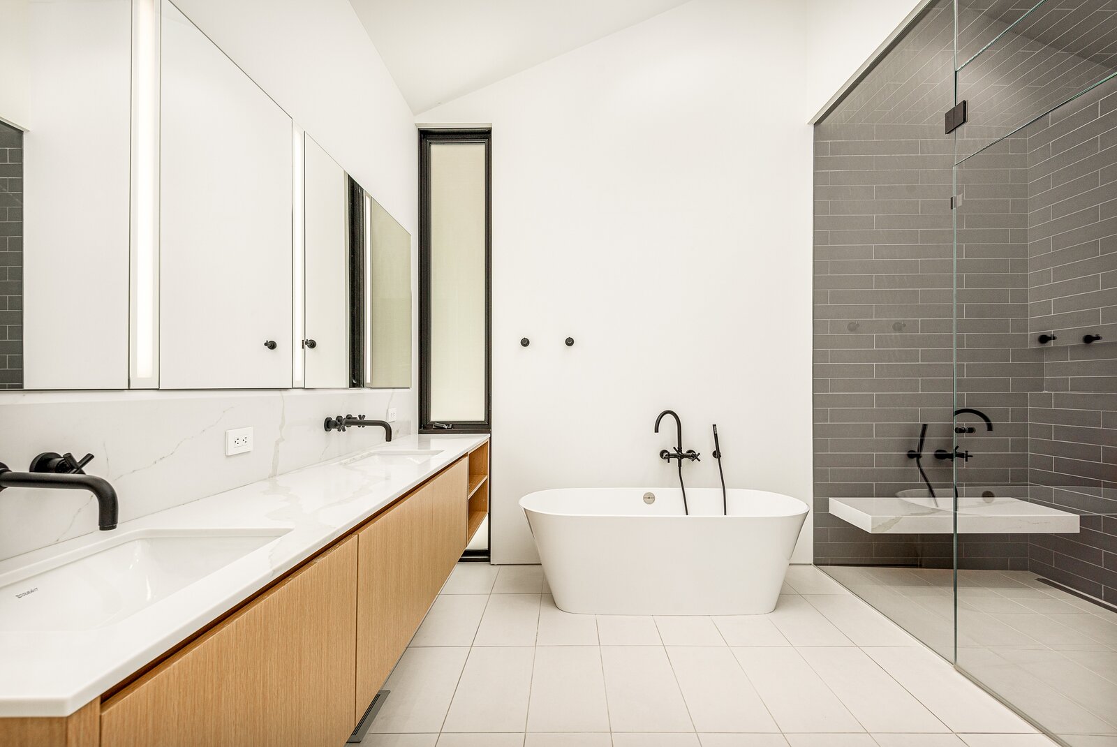 Photo 9 of 11 in In Colorado, an AIA Award–Winning Home With an Inky ...