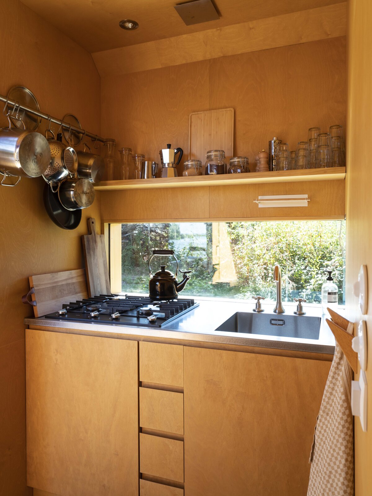 Photo 7 of 9 in This Slide-Open Prefab Was Designed to Set Your Brain ...