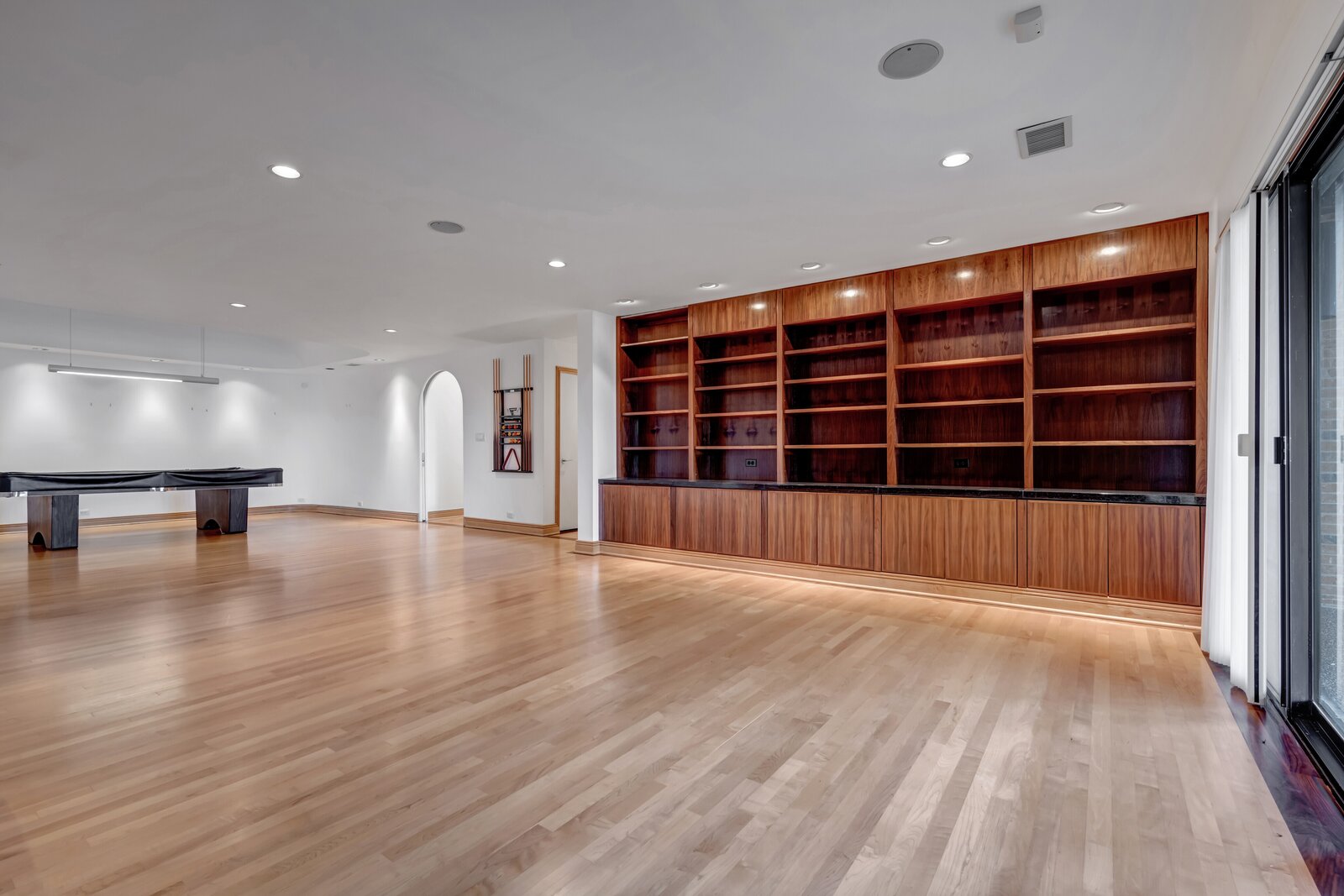 Photo 8 of 10 in The Home of “Batman” Building Architect Earl Swensson ...