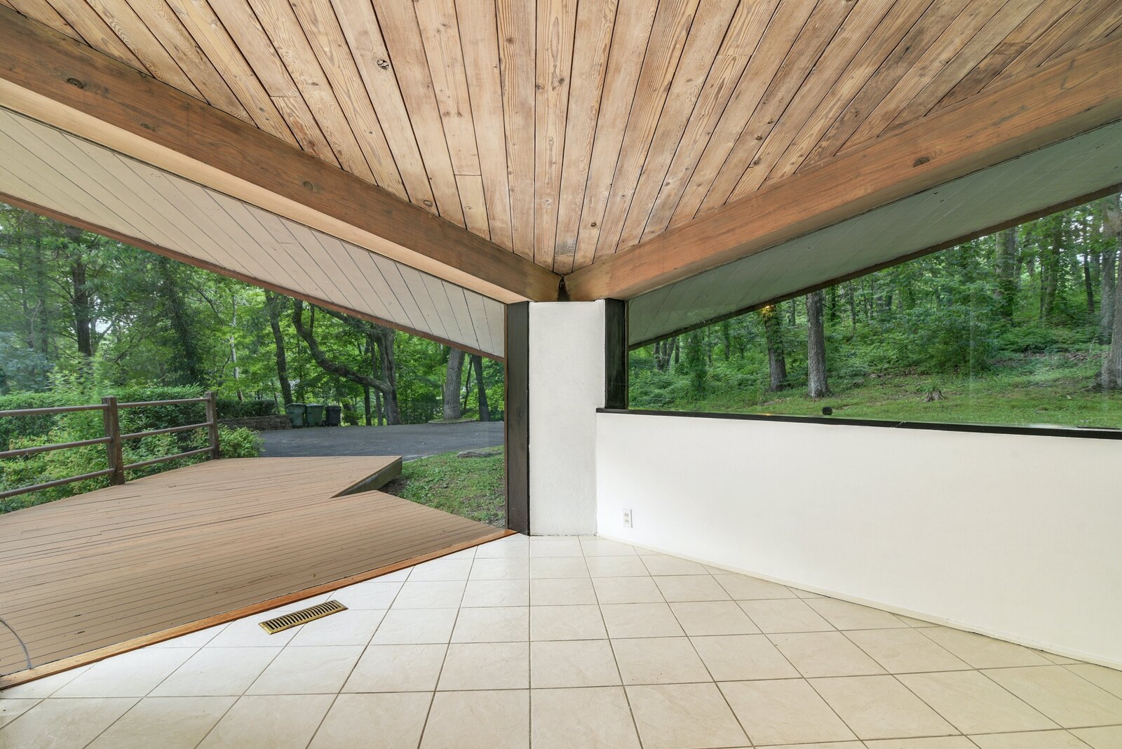 Photo 5 of 6 in The Iconic Evans House Lands Back on the Market for $2 ...