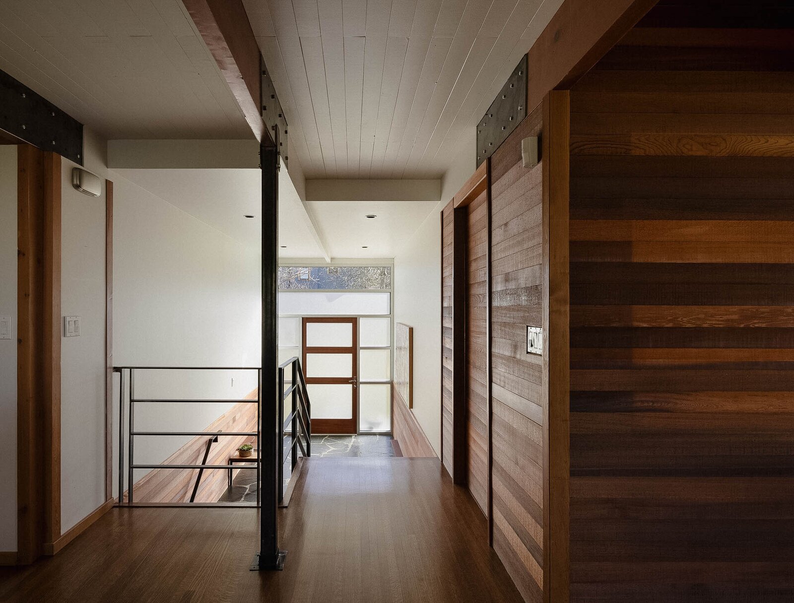 Photo 2 of 9 in In Vancouver, a Bob Lewis Midcentury With Eichler Vibes ...