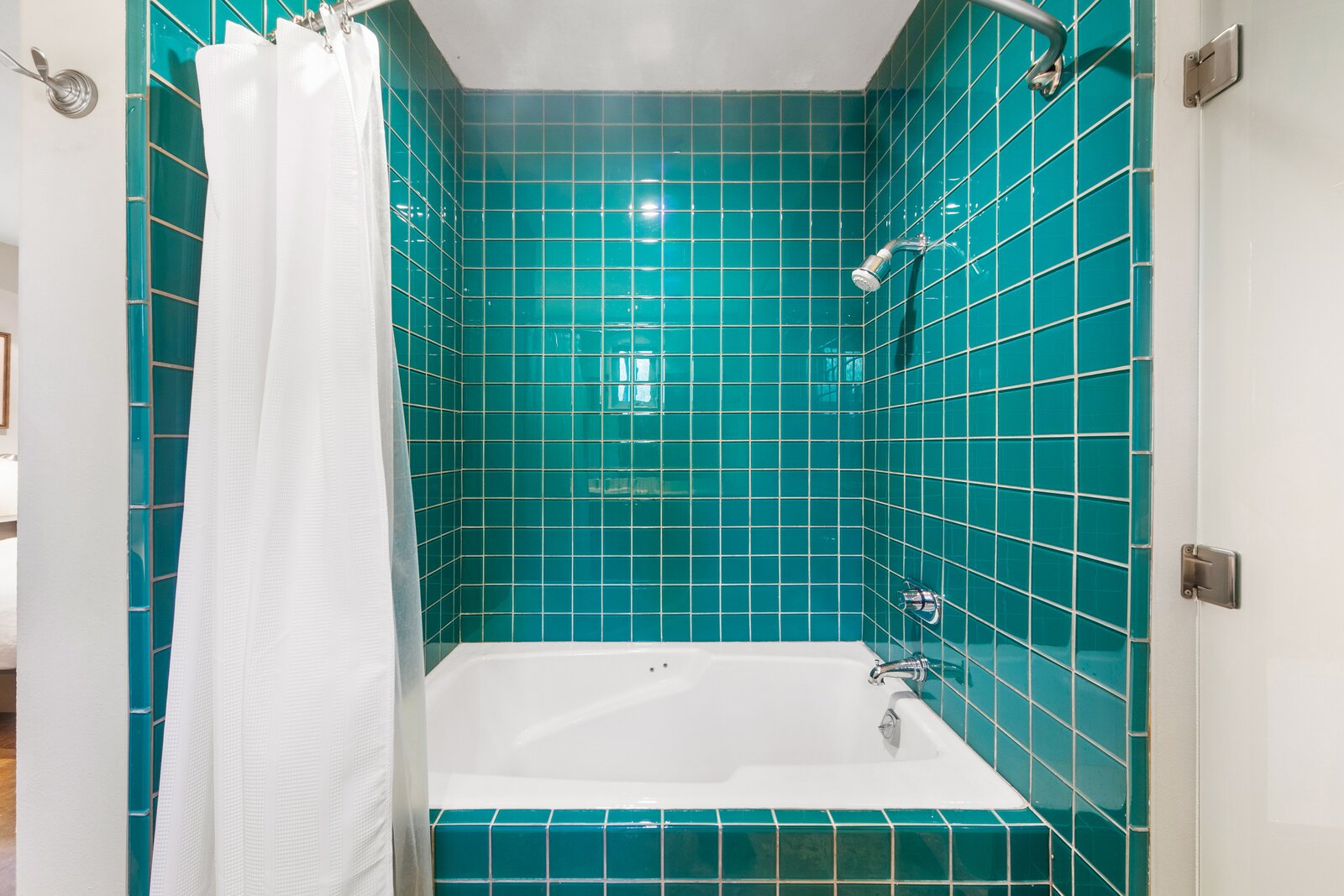 Photo 7 of 10 in Asking $1.3M, This Boulder-Shaped Home Is Not Your ...