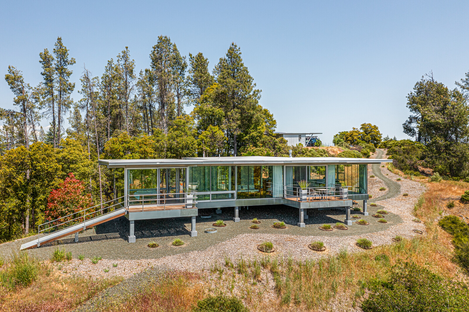 Photo 3 of 11 in This $975K Off-Grid Prefab in Northern California ...