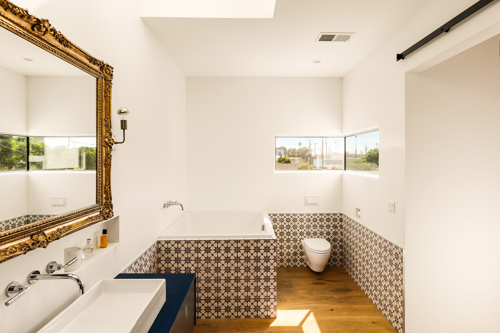 Photo 9 of 11 in Designer Jennifer Siegal Is Selling her Modular Venice ...