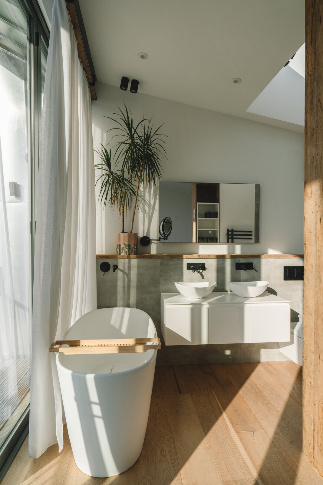 Photo 8 of 8 in An Award-Winning Home in the English Countryside Asks £ ...