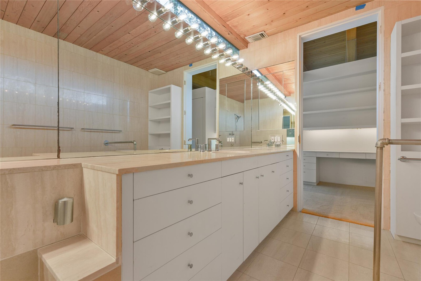 Photo 8 of 10 in Architect Victor Lundy’s Home Lists for $1.7M Near ...