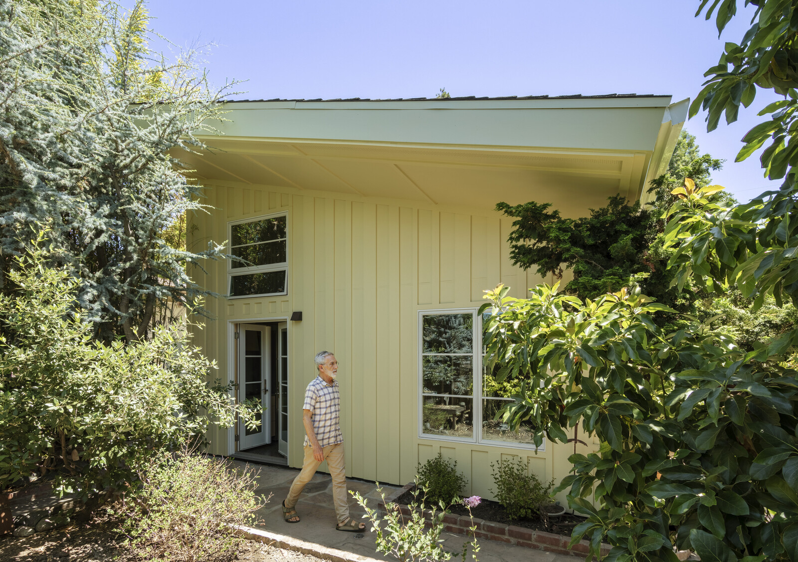 Photo 5 of 6 in Shining Examples - Dwell