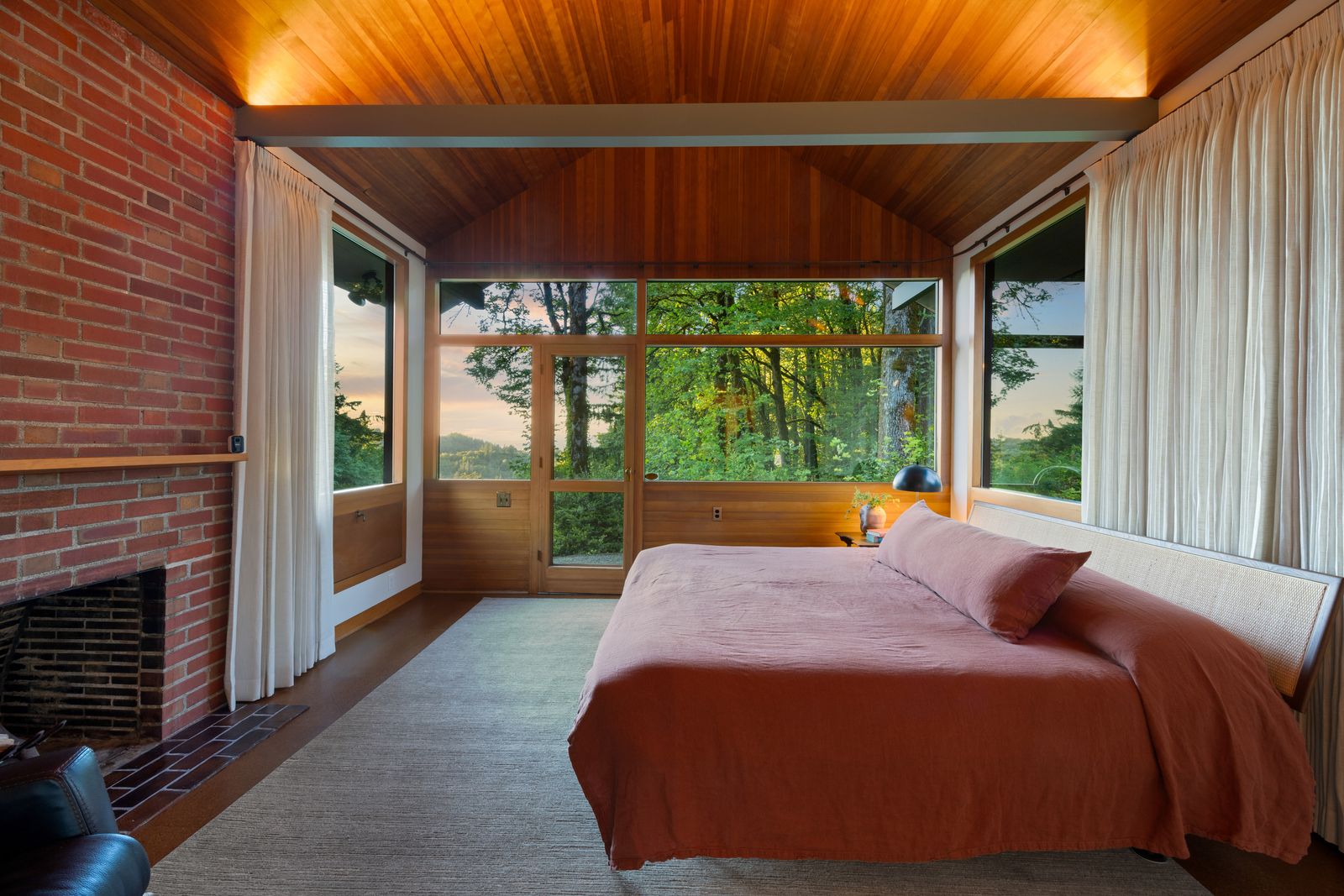 Photo 10 of 14 in The Dramatic Octagonal Living Room Makes This $5.2M ...