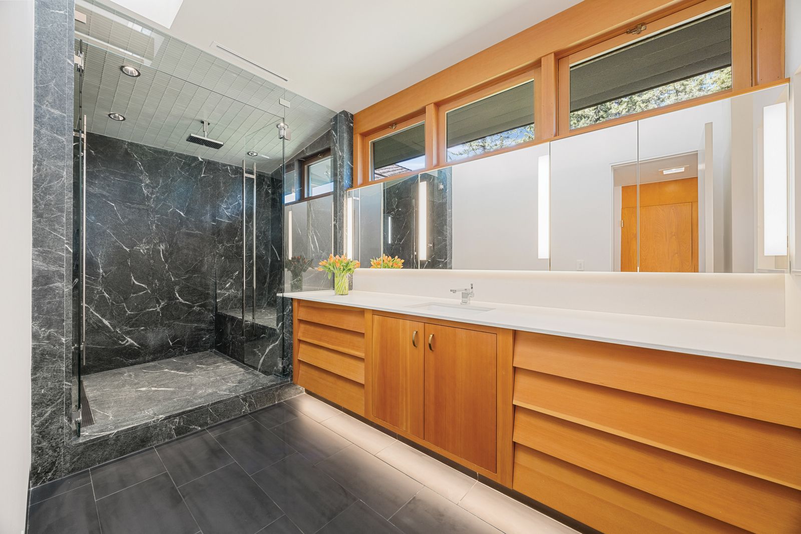 Photo 11 of 14 in The Dramatic Octagonal Living Room Makes This $5.2M ...