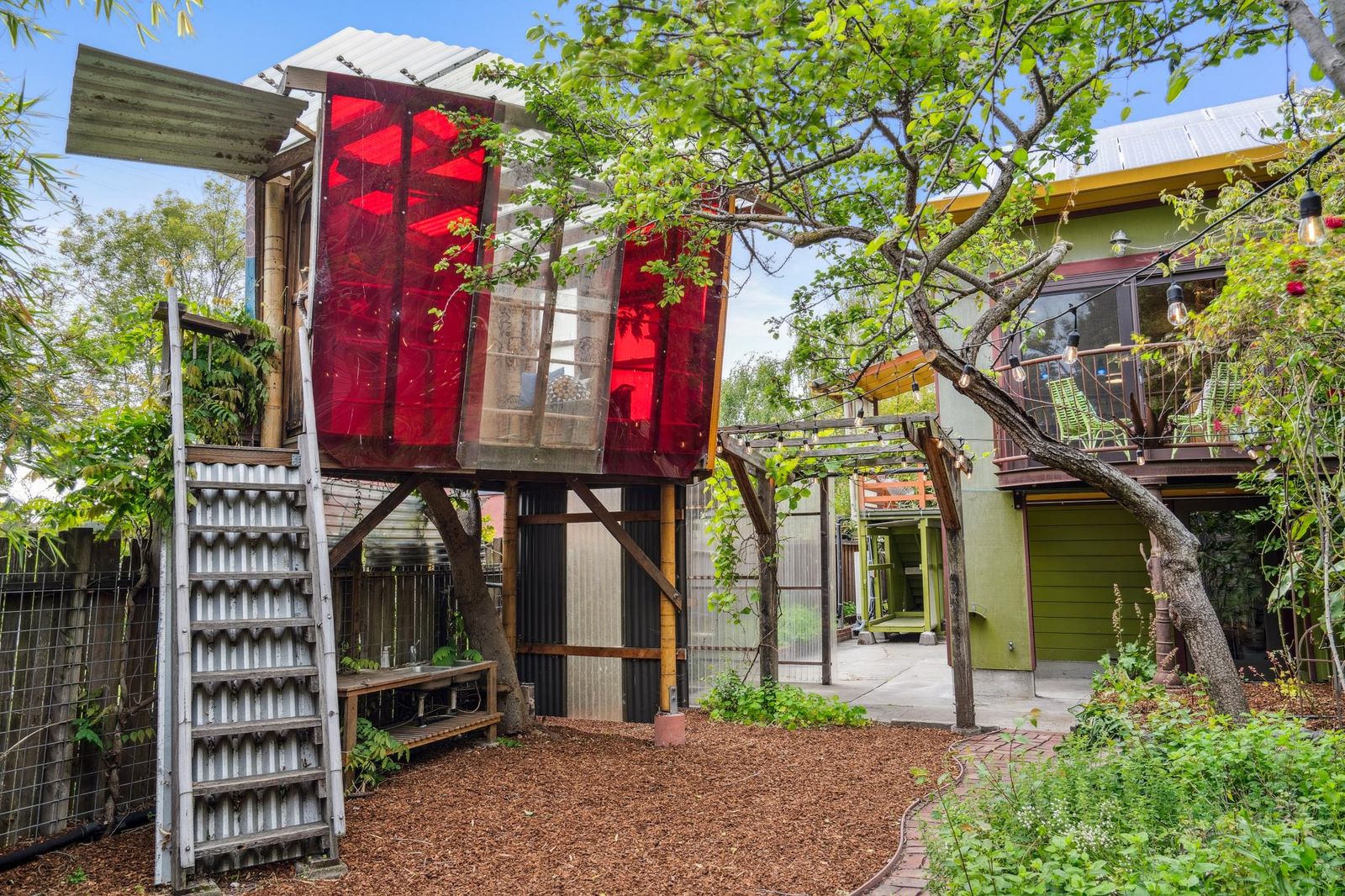 Photo 8 of 16 in Hiding Behind This $1.5M Berkeley Victorian Is a ...