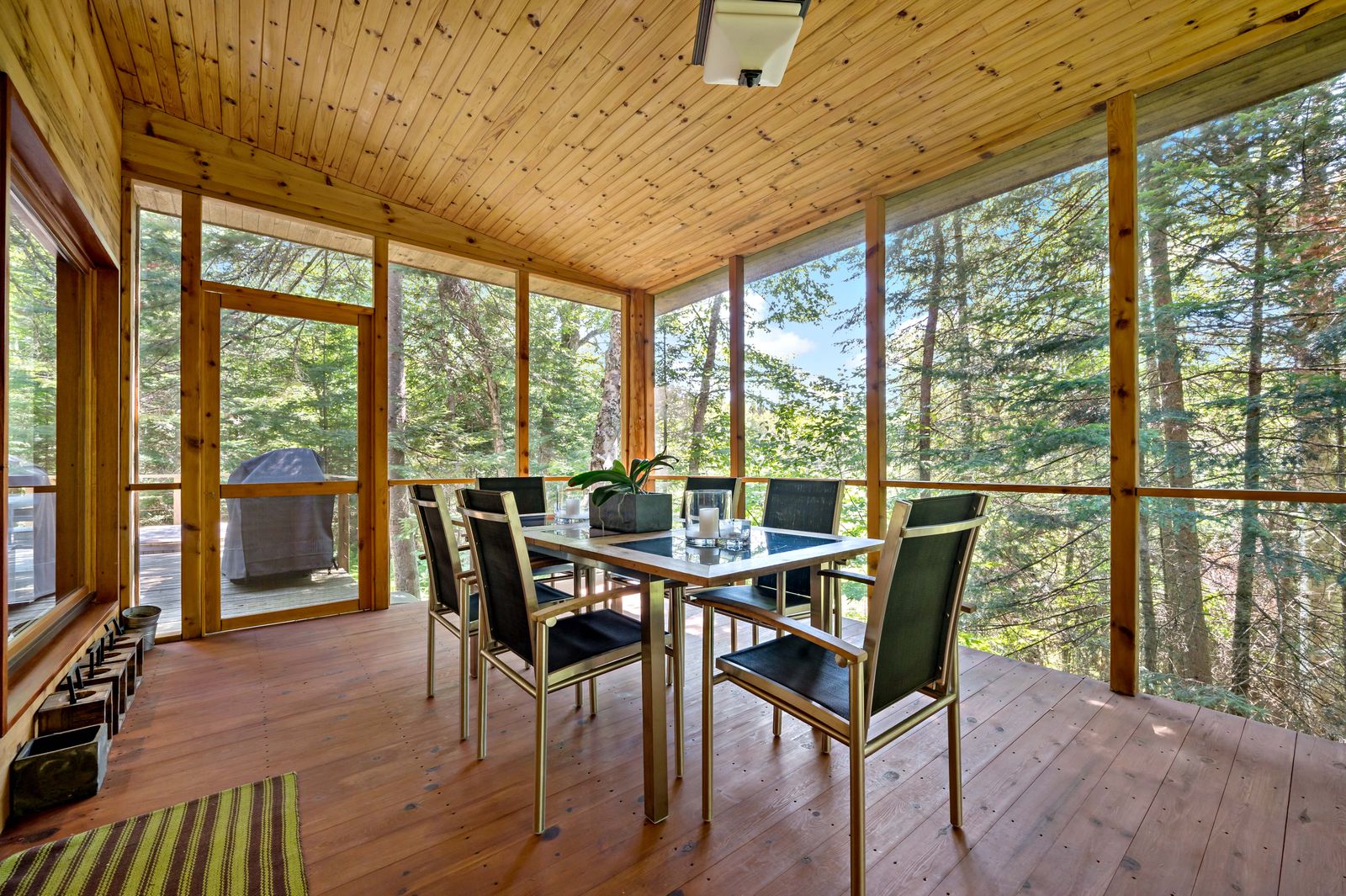 Photo 4 of 16 in This $1.5M Cabin Is Across the Street From Québec’s ...