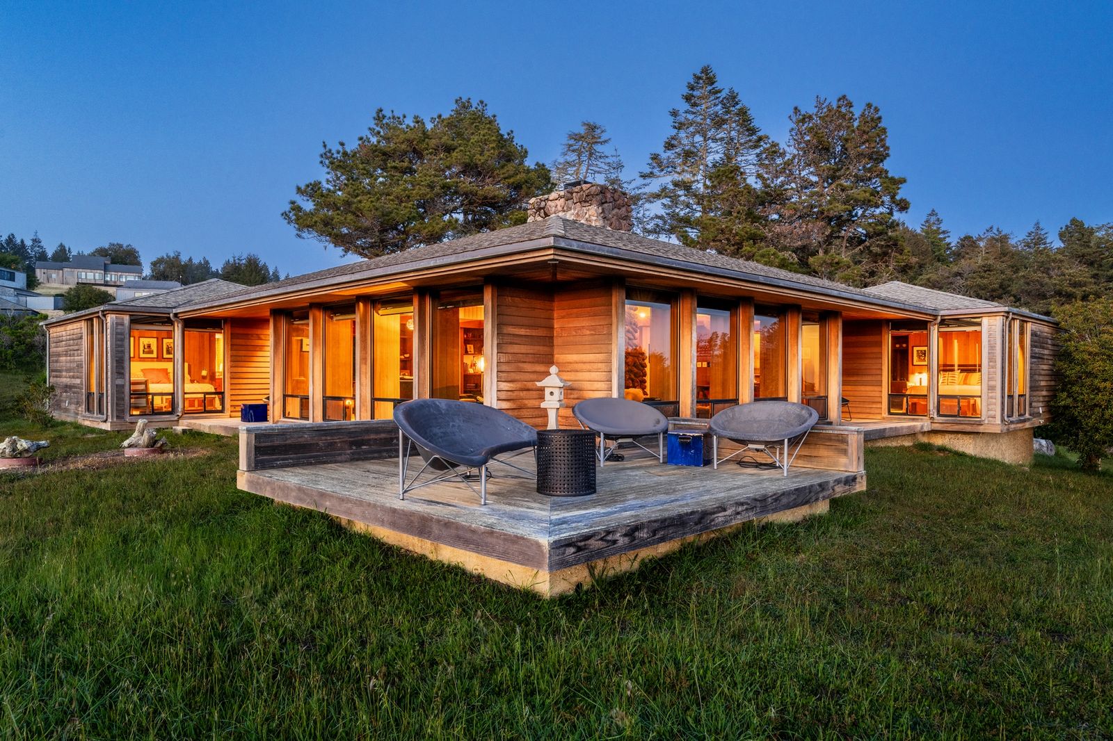 Photo 13 of 17 in A Rare, Early Sea Ranch Home by Carson Bowler Hits ...
