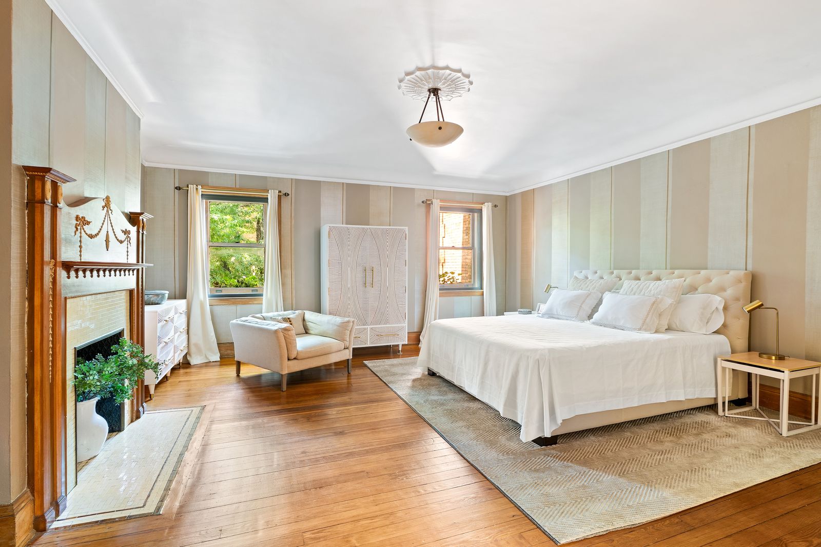 Photo 10 of 17 in Bob Dylan Lived in This $3M Harlem Townhouse for Over ...