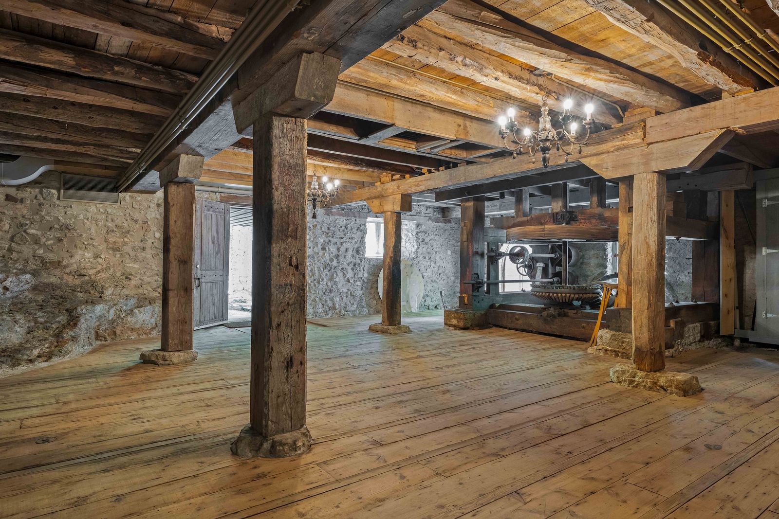 Photo 13 of 16 in This 19th-Century Mill in Ontario Comes With a ...