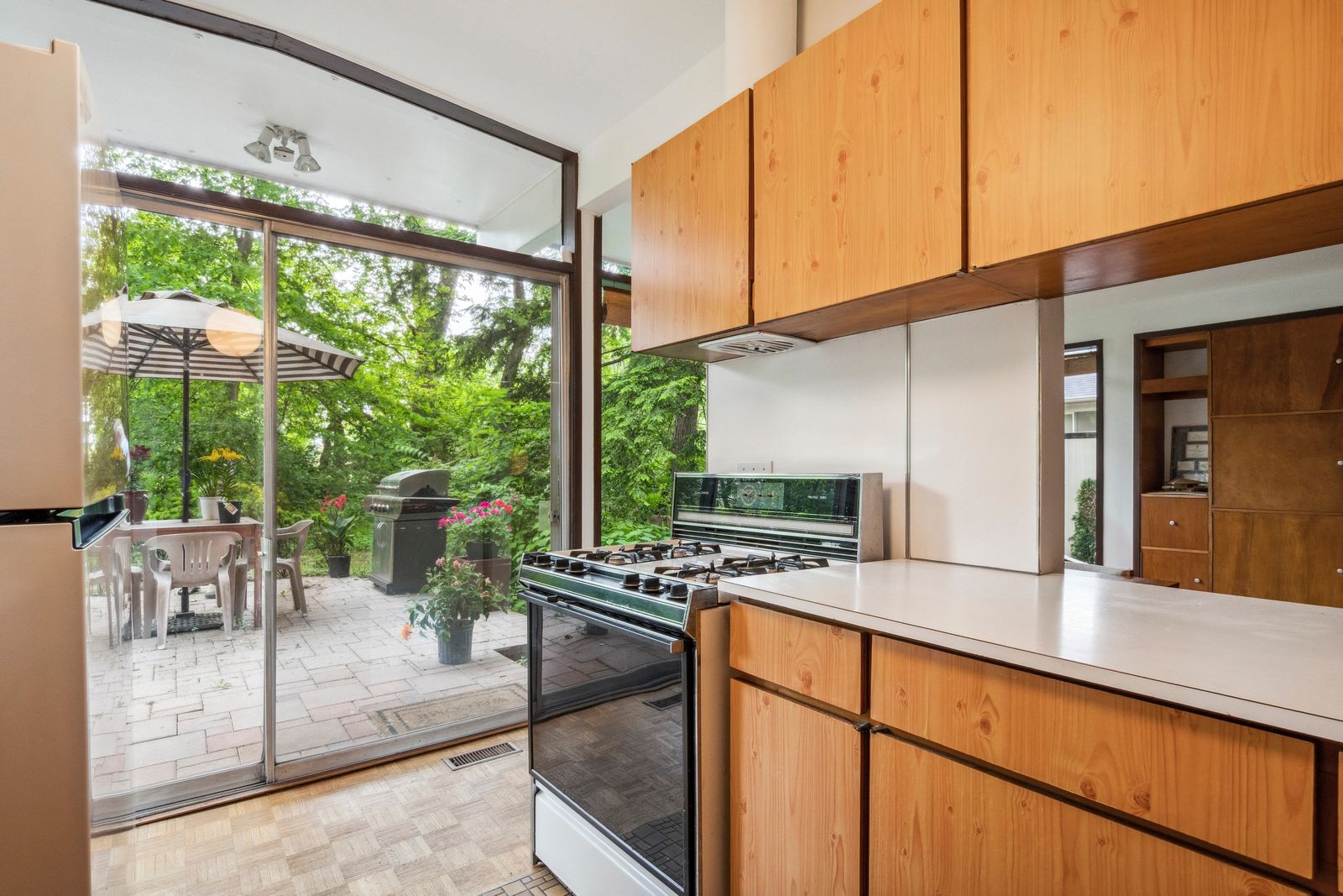 Photo 8 of 16 in This $525K Detroit Midcentury Just Listed for the ...