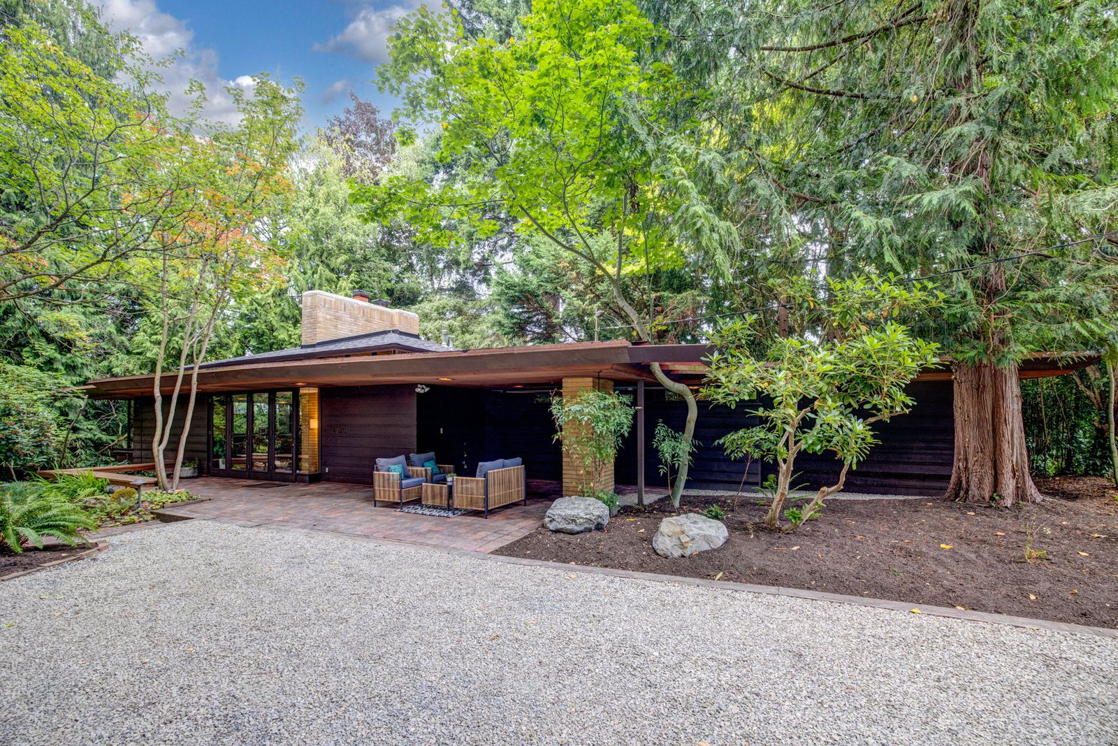 Photo 2 of 16 in You Can Walk to the Beach From This $1.2M Seattle ...