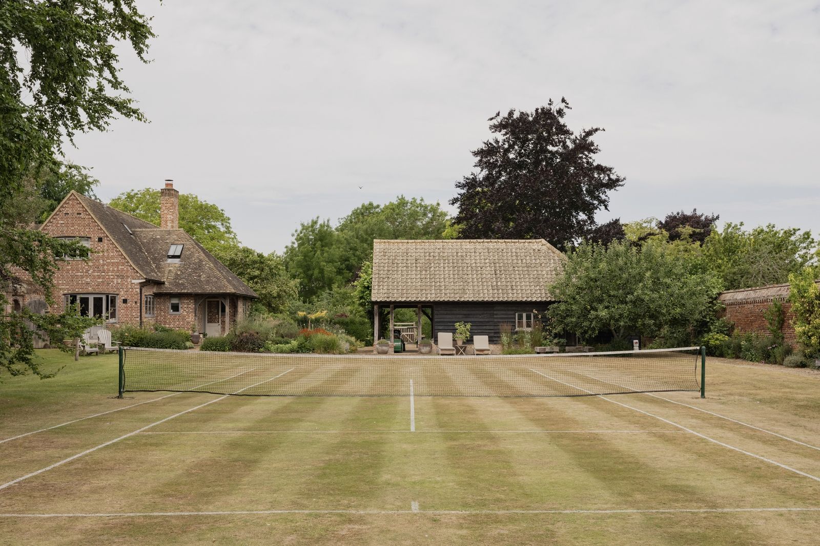 Photo 12 of 15 in We’ll Never Be Royals—But You Can Live Like Queen ...