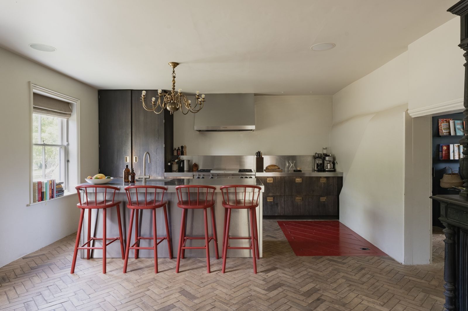 Photo 7 of 15 in We’ll Never Be Royals—But You Can Live Like Queen ...