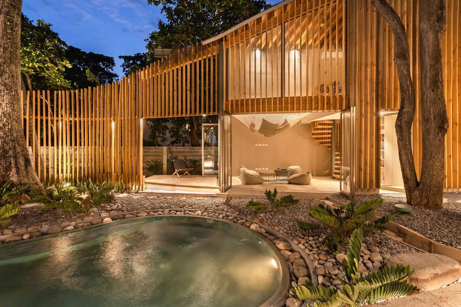 Photo 7 of 16 in Al Suave House by Cincopatasalgato - Dwell