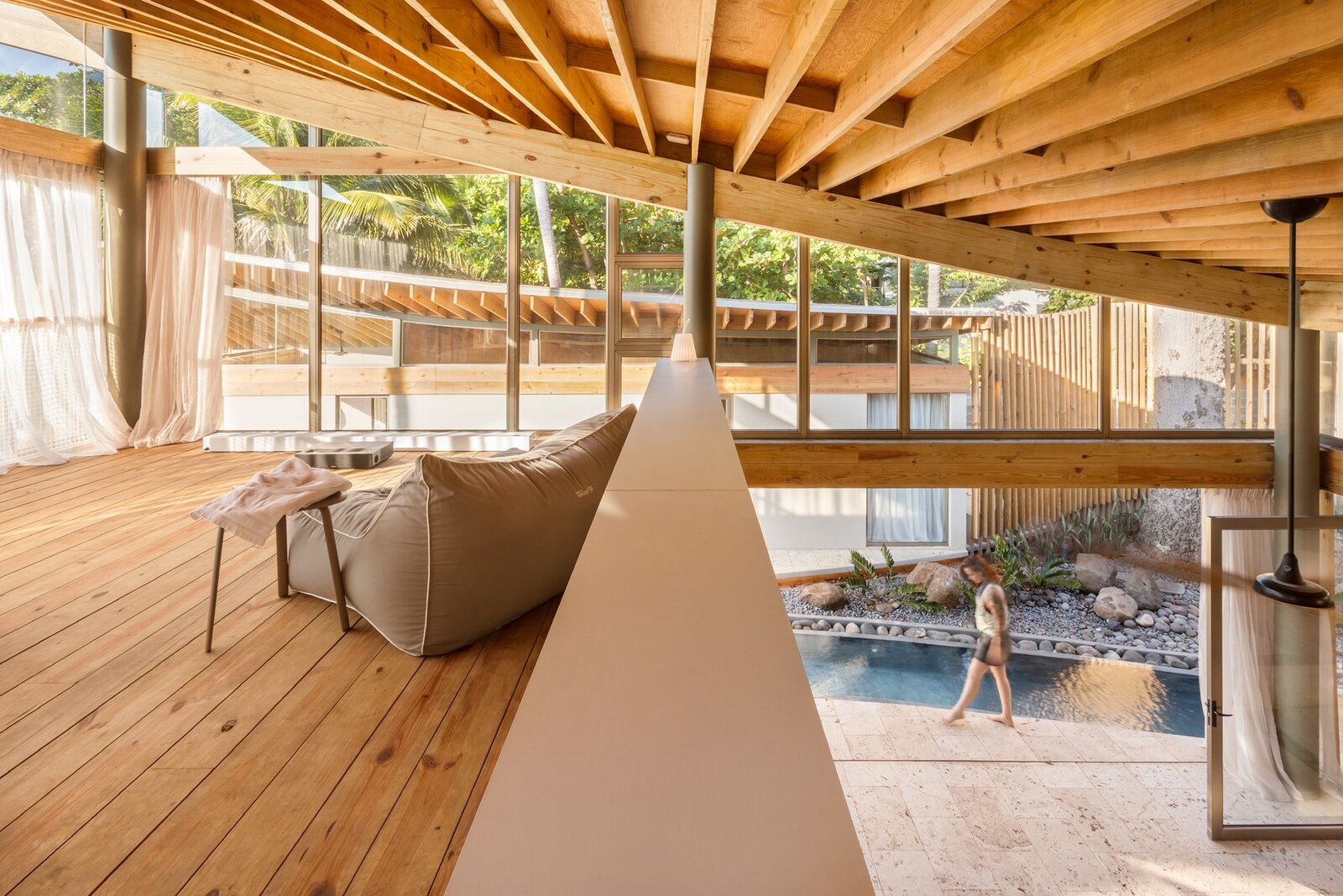 Photo 13 of 16 in Al Suave House by Cincopatasalgato - Dwell