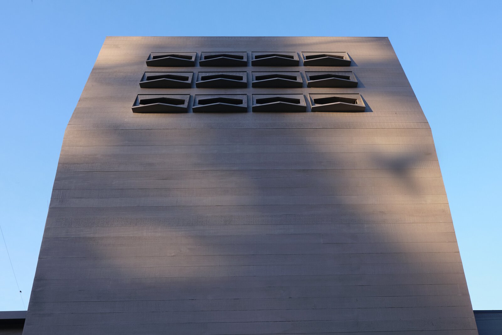 Photo 2 of 28 in Mourning Dovecote by Schwartz and Architecture - Dwell