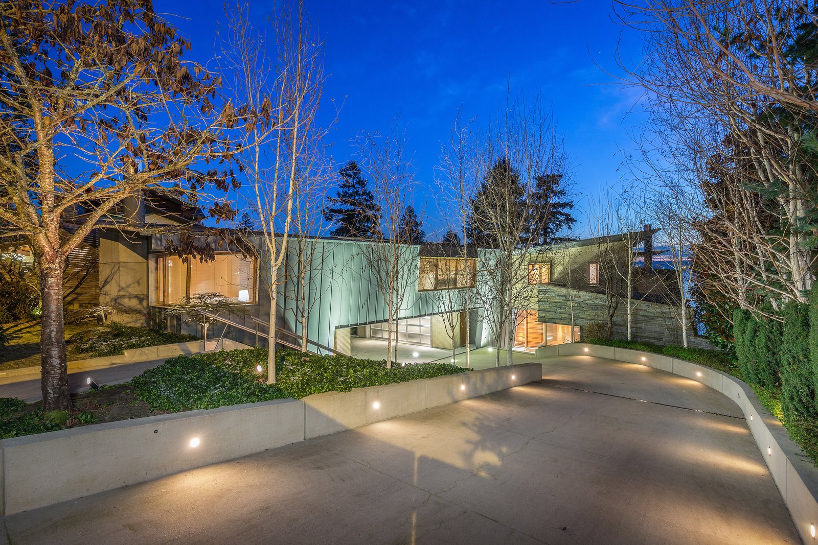 A Striking Waterfront Estate in Canada Is Now Available (5 Photos) - Dwell