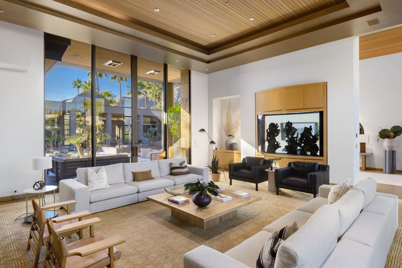 Photo 1 of 5 in A Beautiful Desert Residence in Palm Springs Asks $6 ...