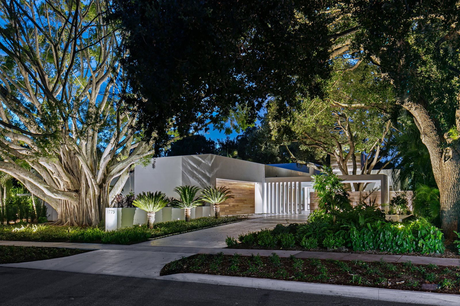 A Glowing Home in Florida Asks $4M (5 Photos) - Dwell