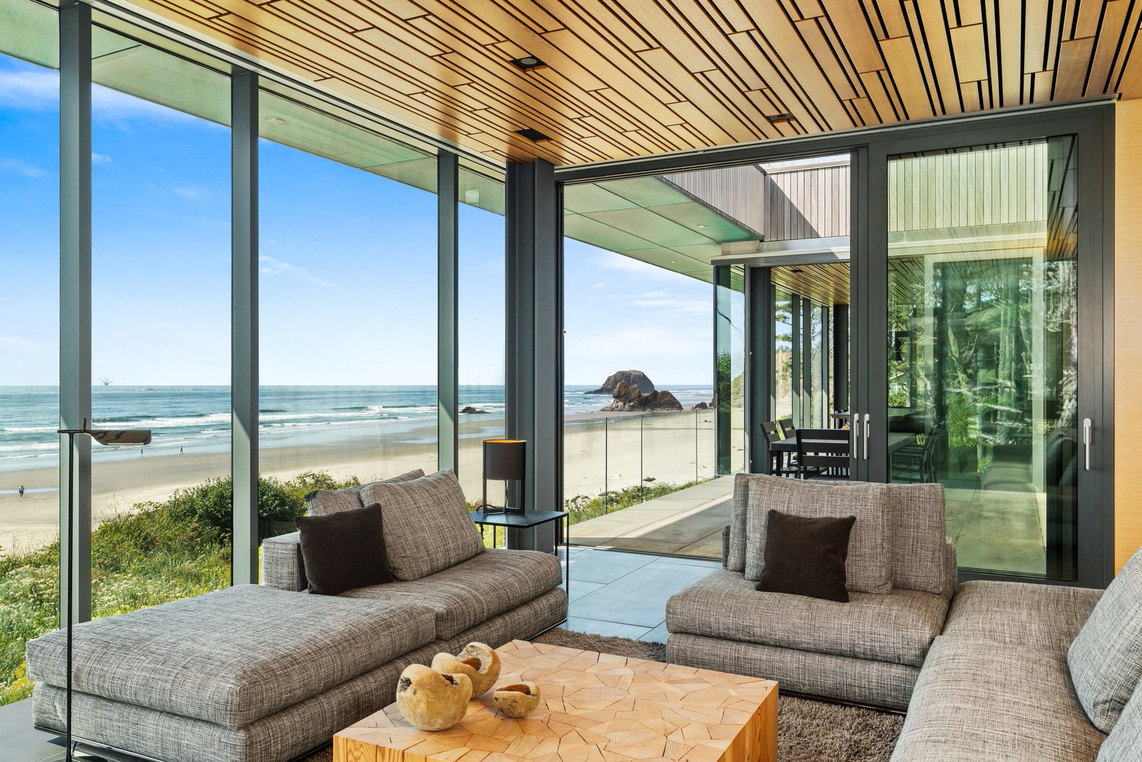 Photo 4 of 5 in This Breathtaking Oceanfront House in Oregon Lists for ...