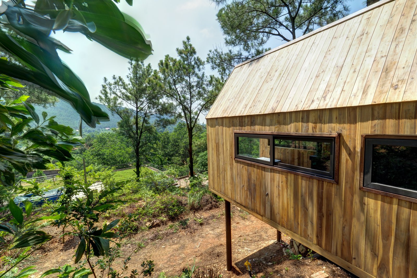 Photo 5 of 15 in This Minimalist Cabin in Vietnam Is the Perfect Forest ...