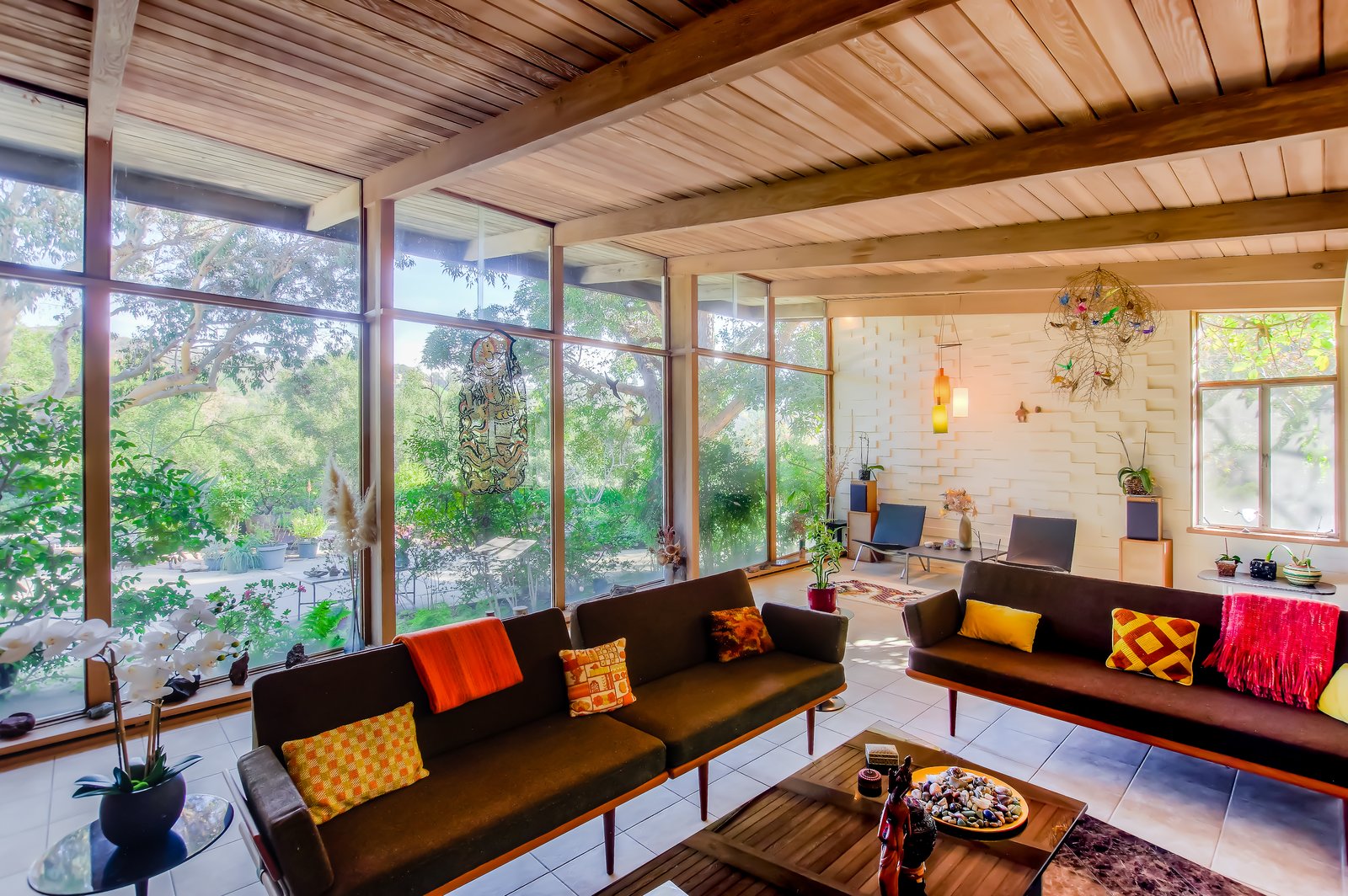 Photo 3 of 10 in An Exceptional Midcentury by Case Study Architect ...